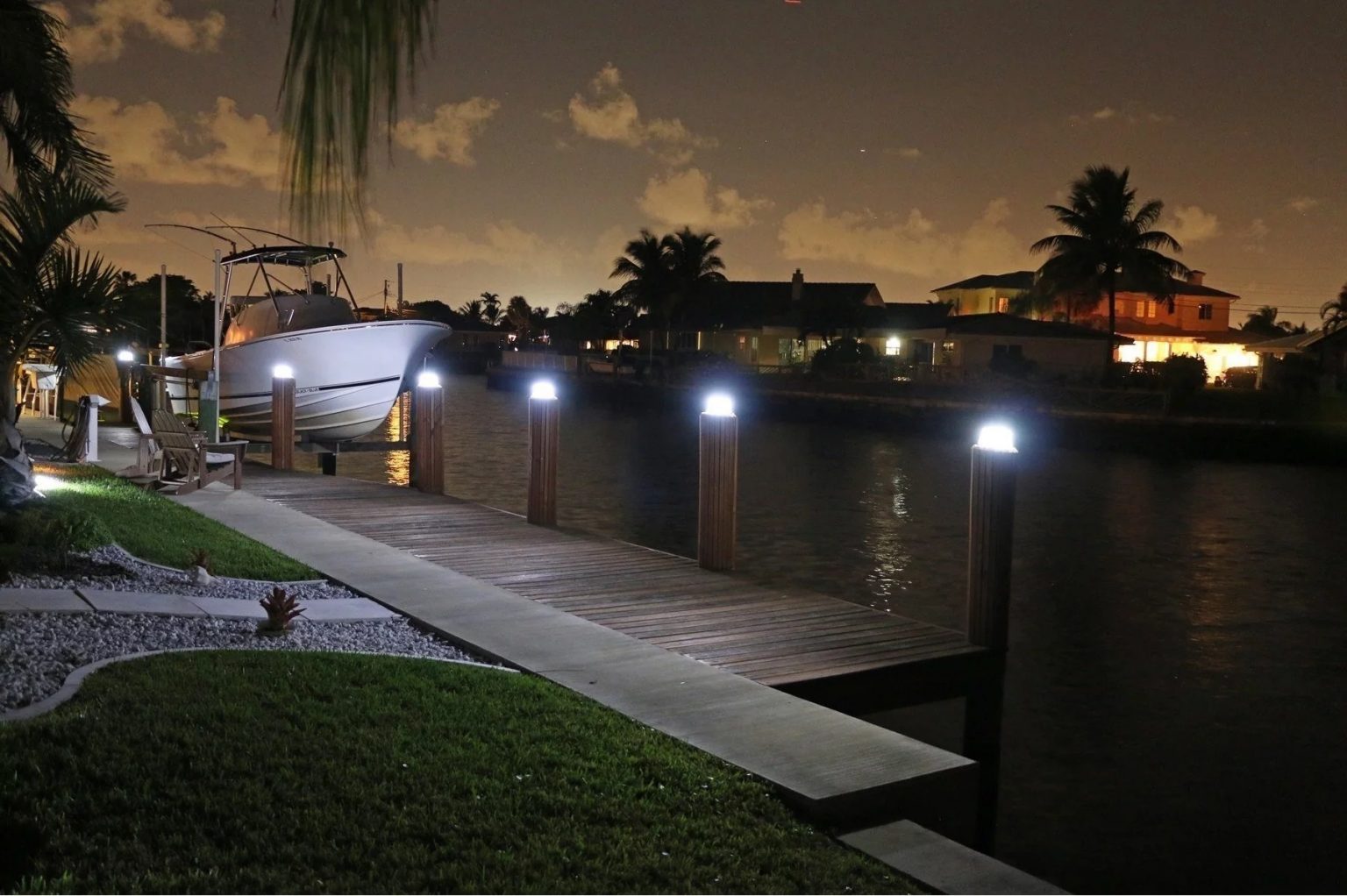 Solar Piling Light - 3 Color LED Switchable | Custom Floating Dock ...