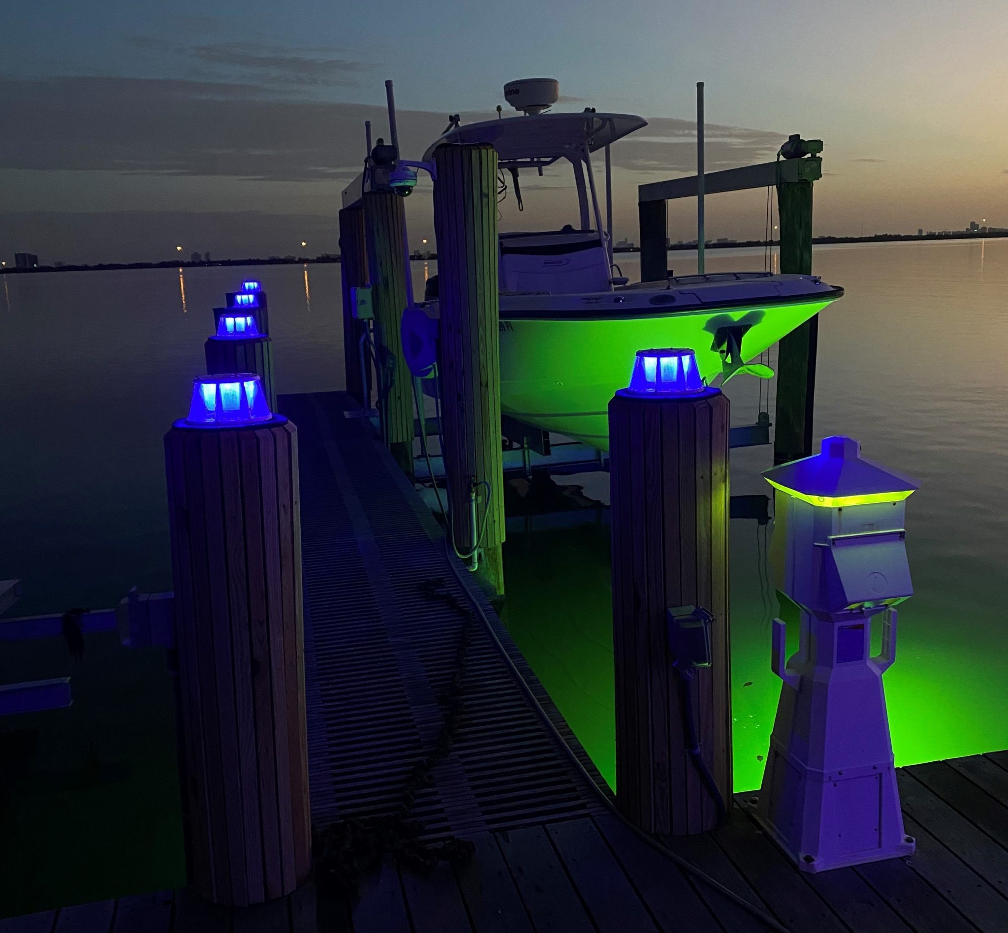 Solar Piling Light - 3 Color LED Switchable | Custom Floating Dock ...